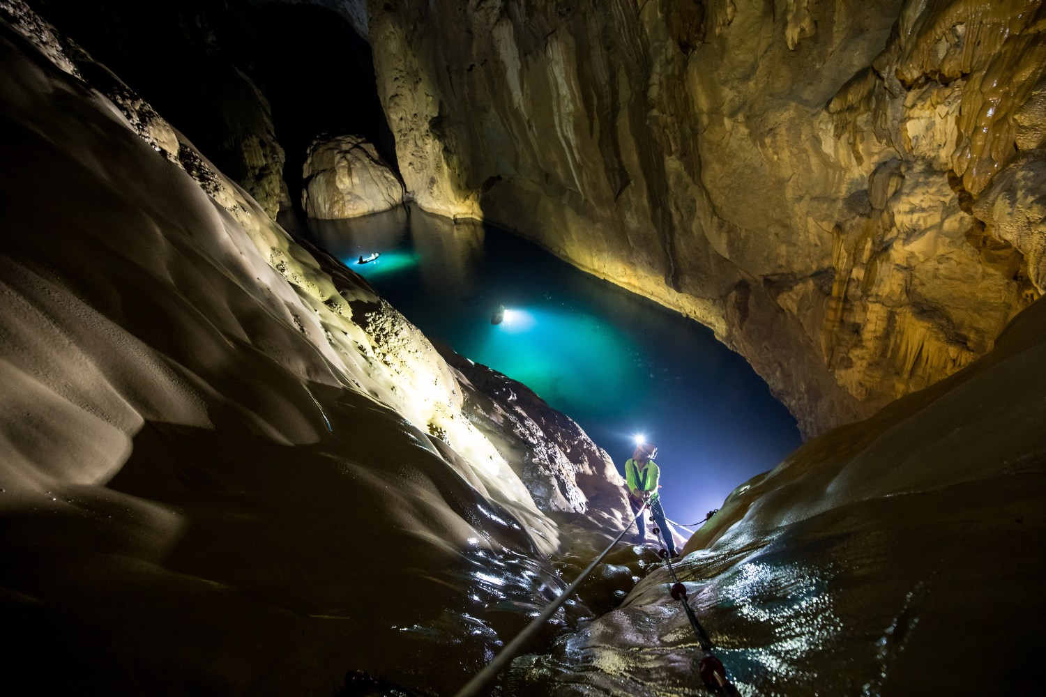 The Great Wall of Vietnam: A Majestic Wonder in Son Doong cave